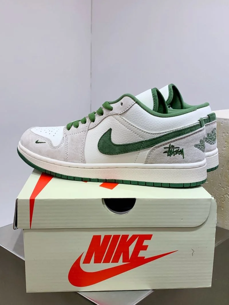 Exact replica Nike Air Jordan Shoes