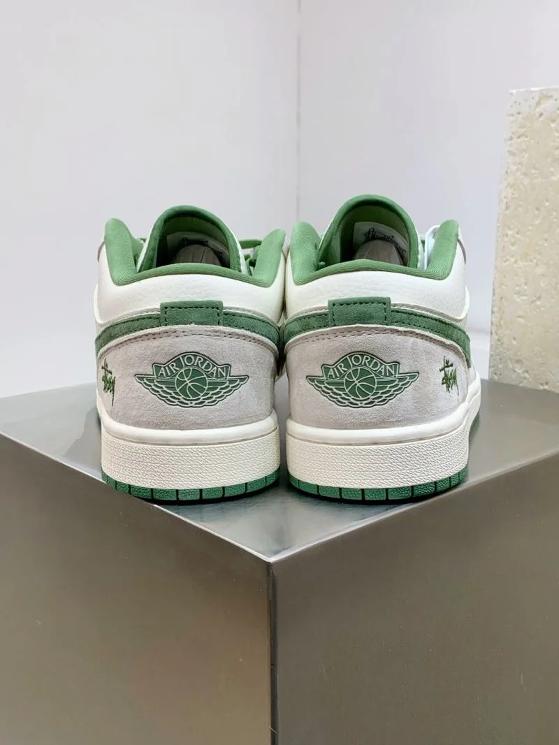 Exact replica Nike Air Jordan Shoes