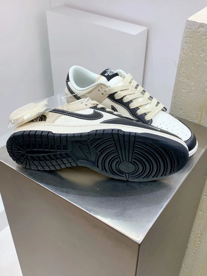 Inexpensive Nike Dunk Shoes