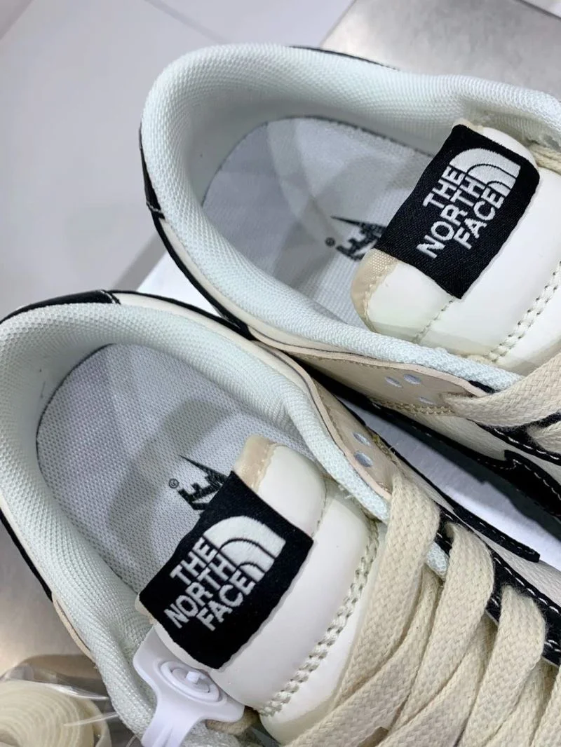Inexpensive Nike Dunk Shoes