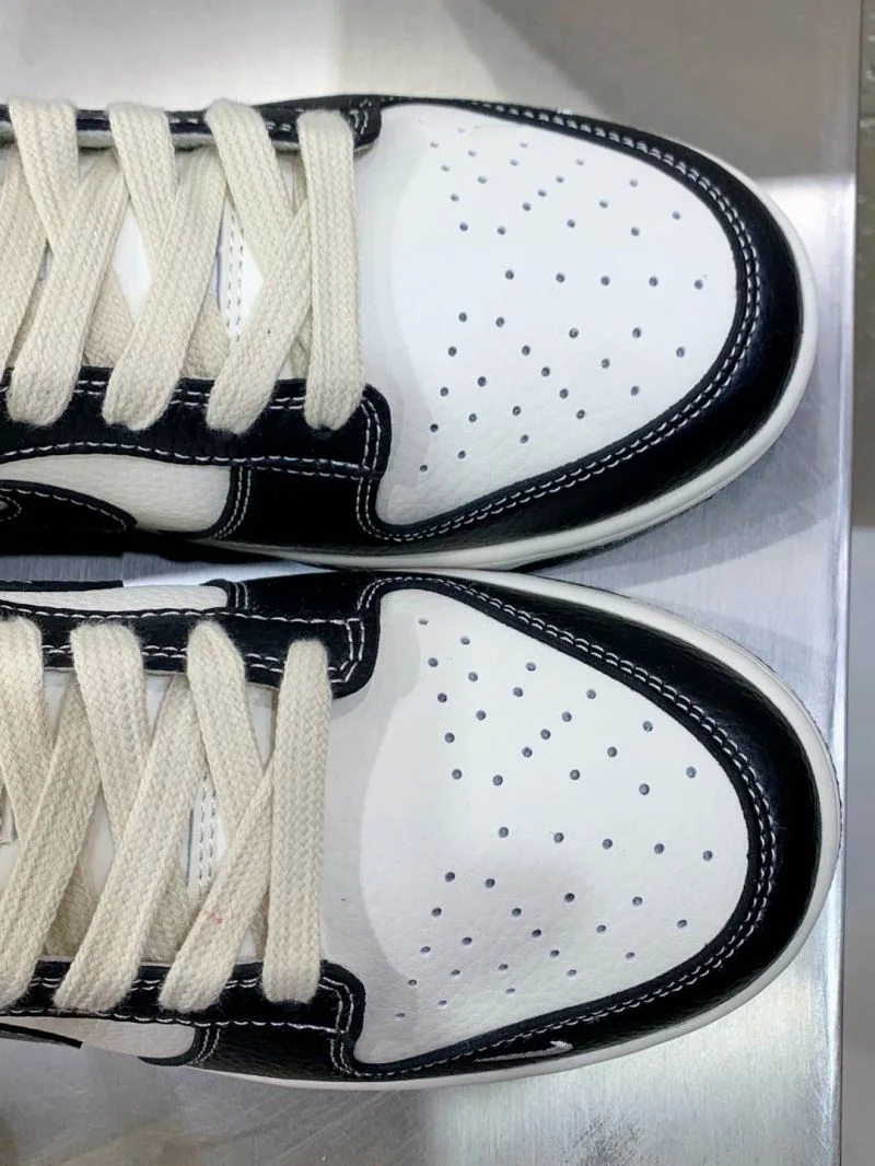 Inexpensive Nike Dunk Shoes