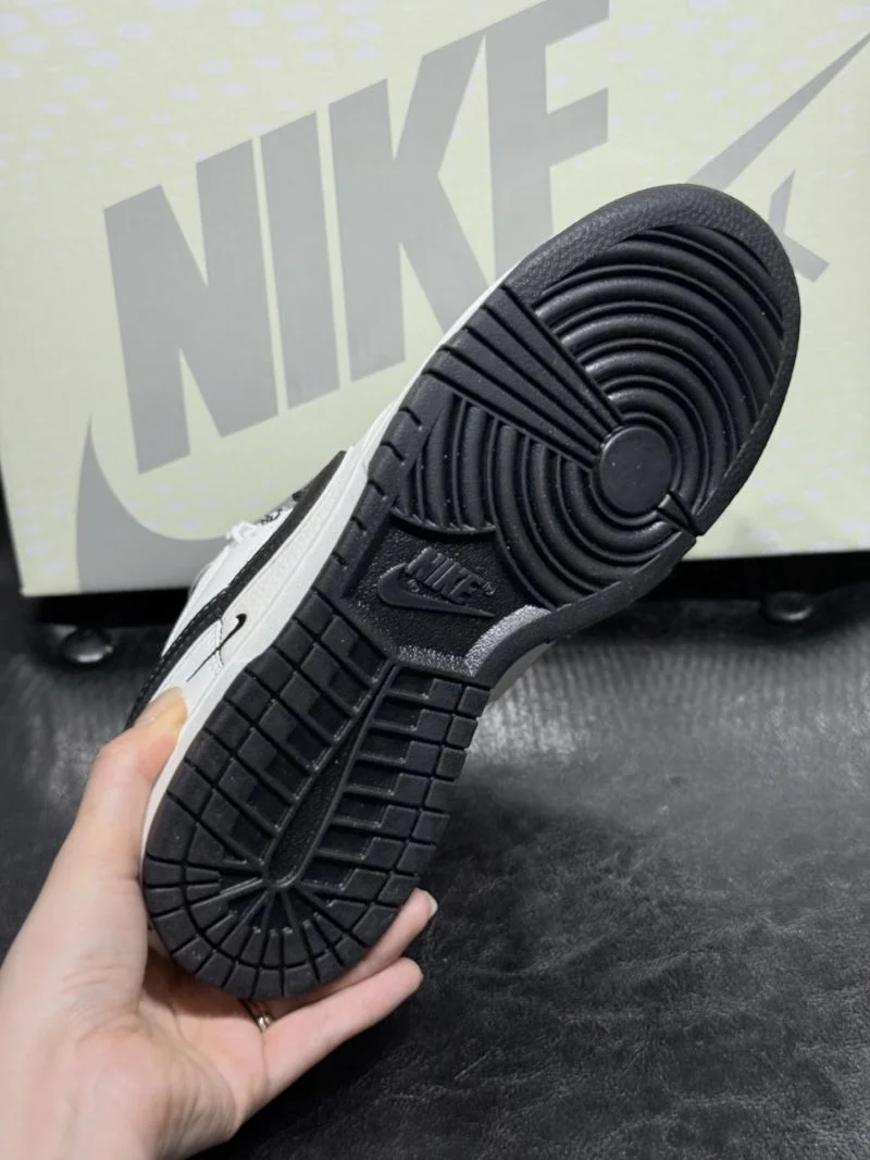 Bargain Nike Dunk Shoes