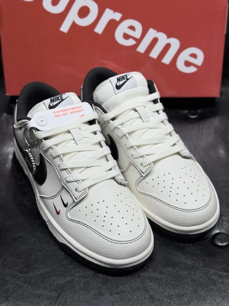 Indistinguishable Nike Dunk Shoes