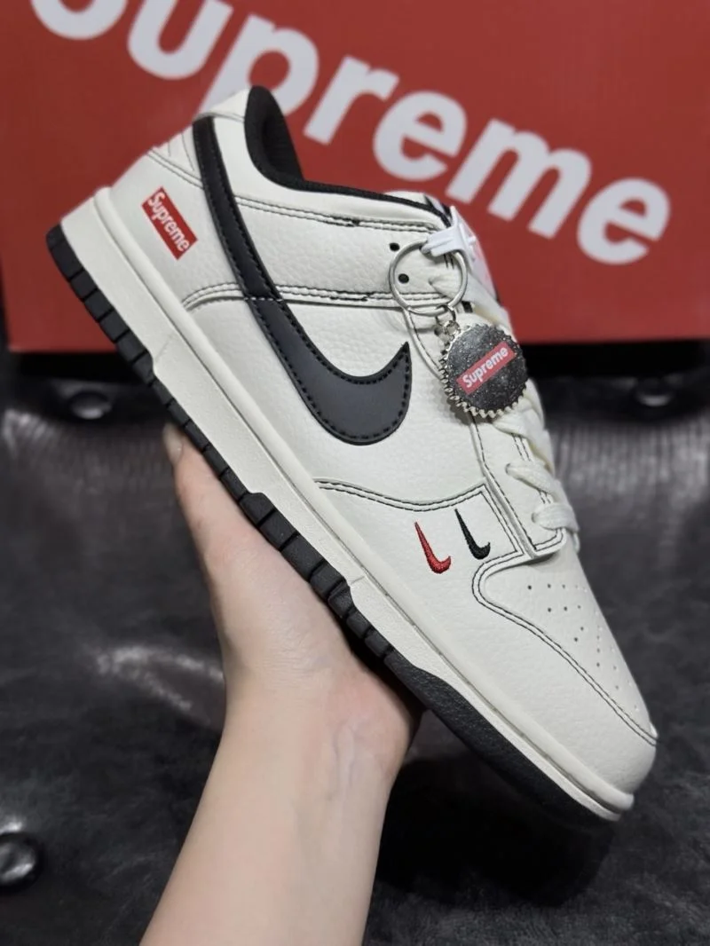 Indistinguishable Nike Dunk Shoes