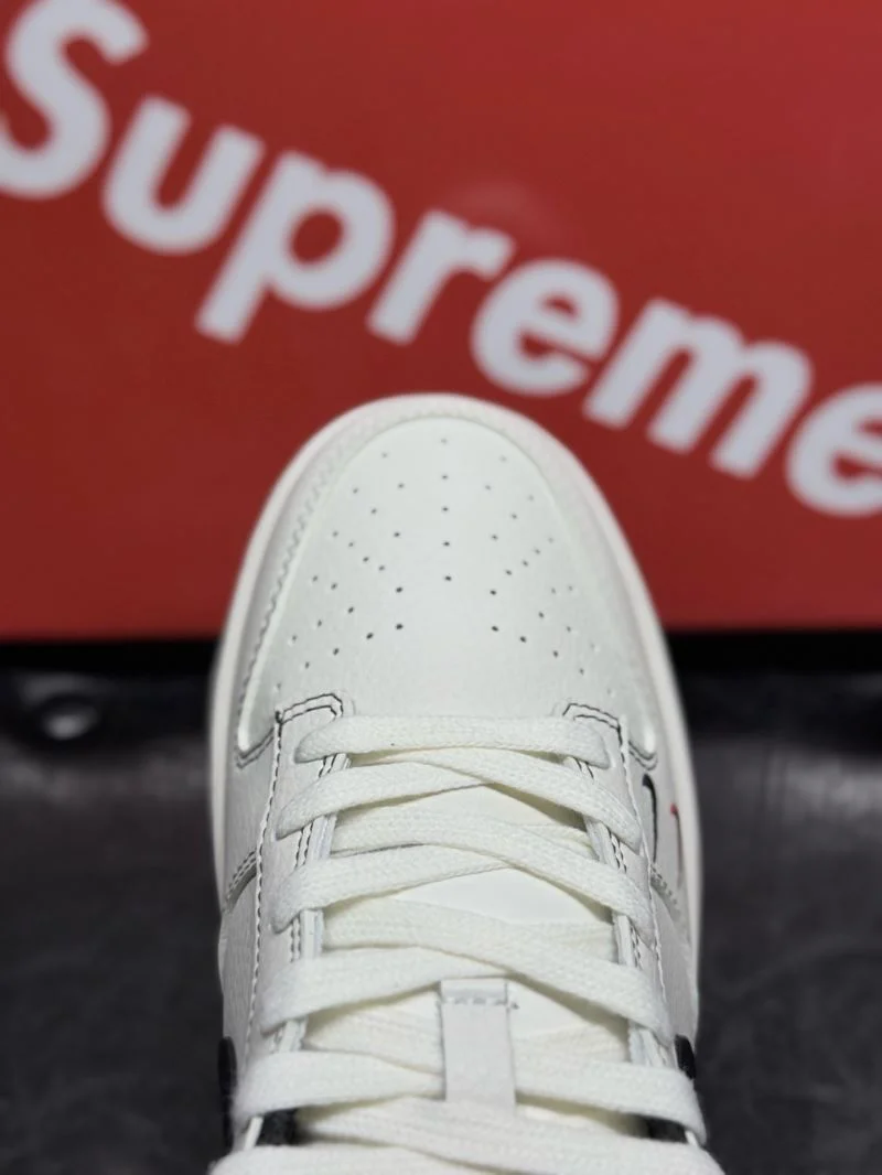 Indistinguishable Nike Dunk Shoes