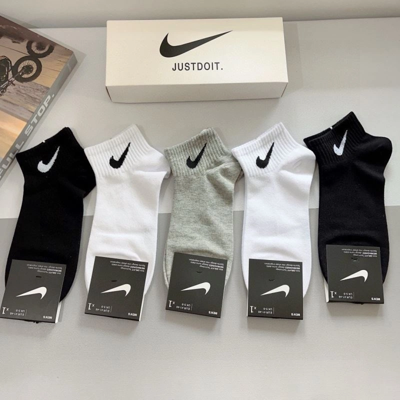 Exact replica Nike Socks