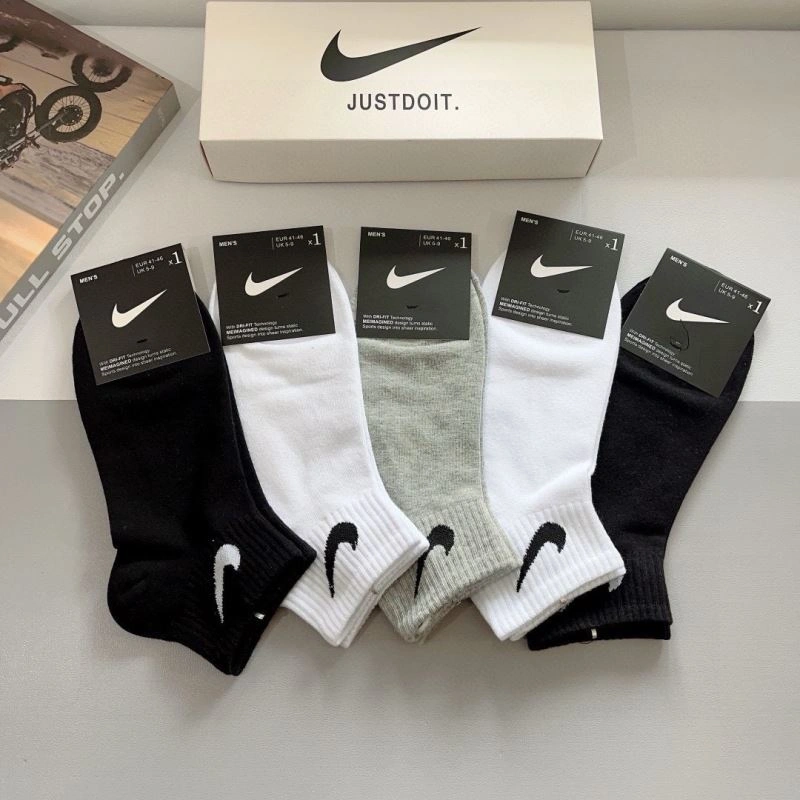 Exact replica Nike Socks