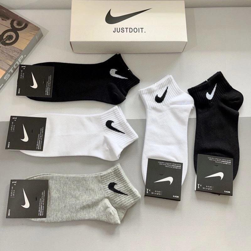 Exact replica Nike Socks