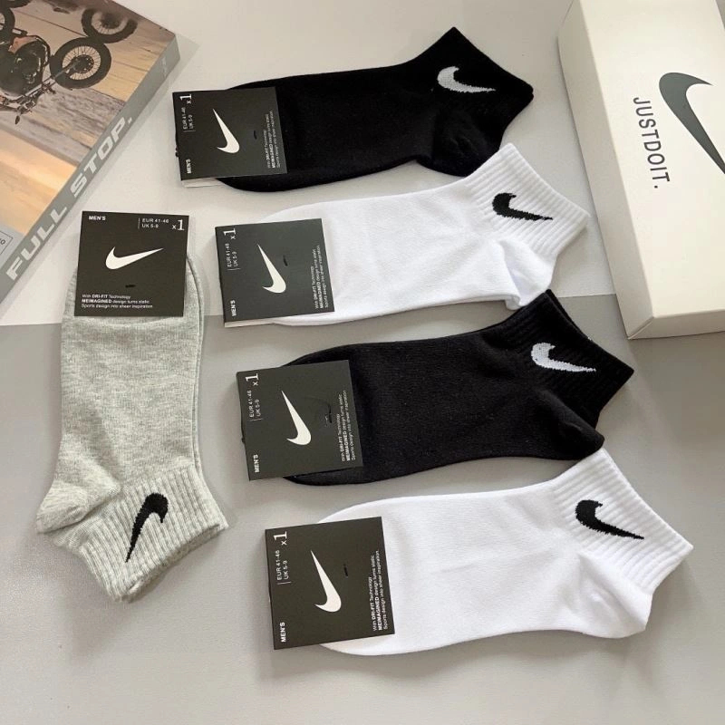 Exact replica Nike Socks