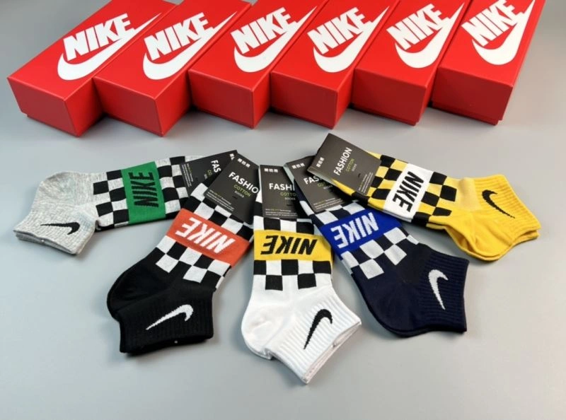 Low-cost Nike Socks