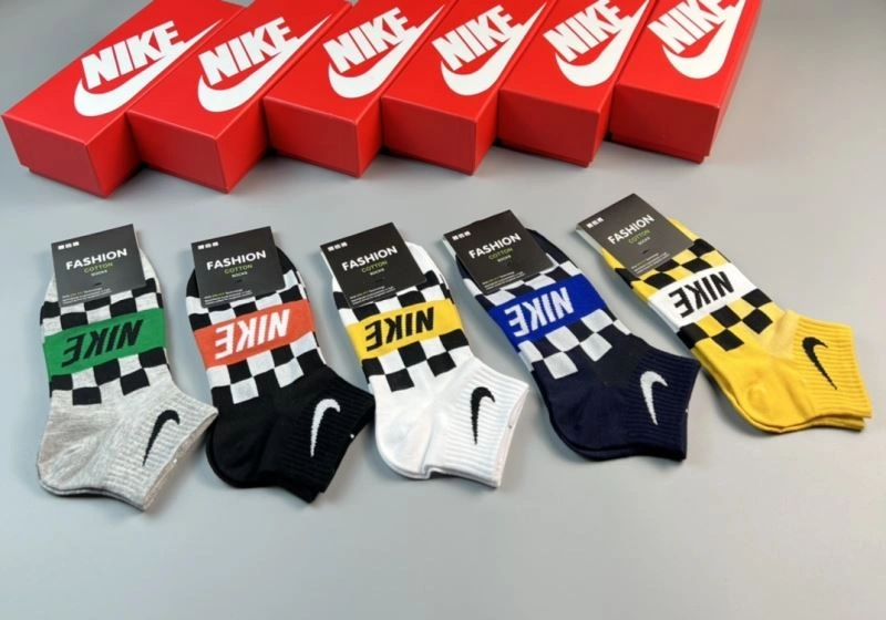 Low-cost Nike Socks