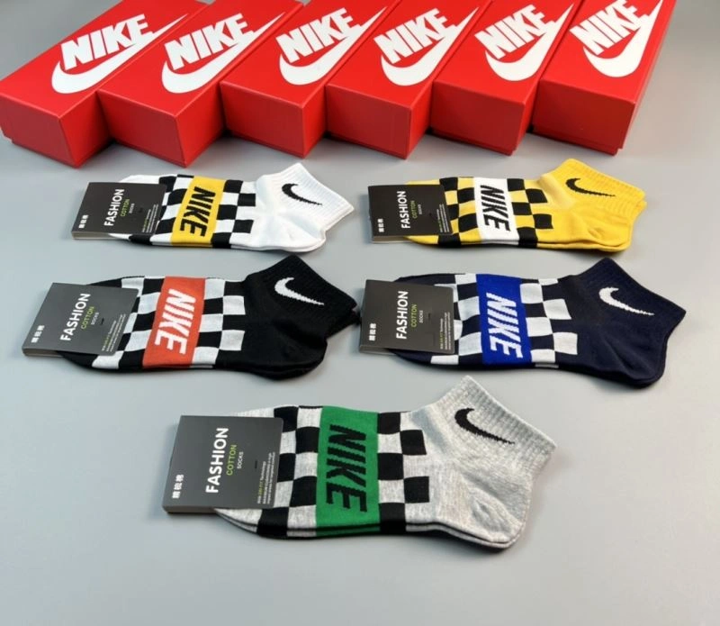 Low-cost Nike Socks