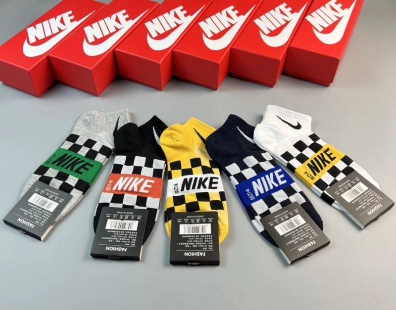 Low-cost Nike Socks