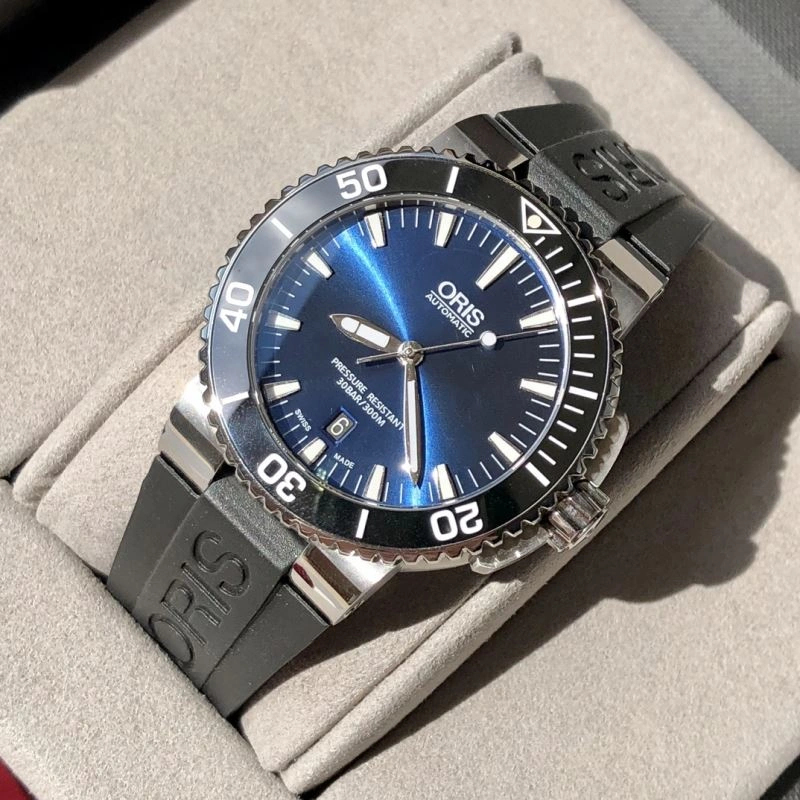 Top mirror ORIS Watches