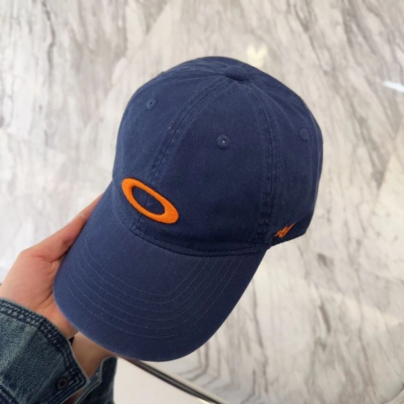 Low-cost Oakley Caps