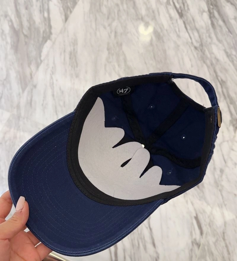 Low-cost Oakley Caps