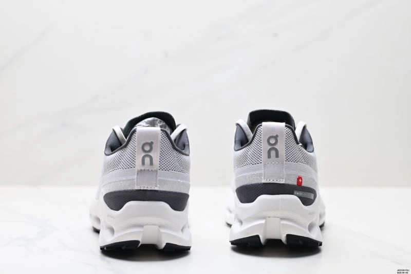 Top mirror On Running Shoes
