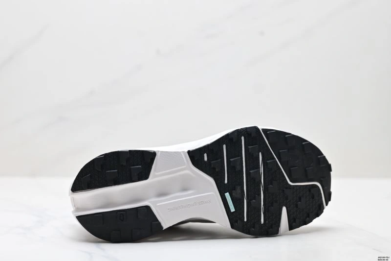 Top mirror On Running Shoes