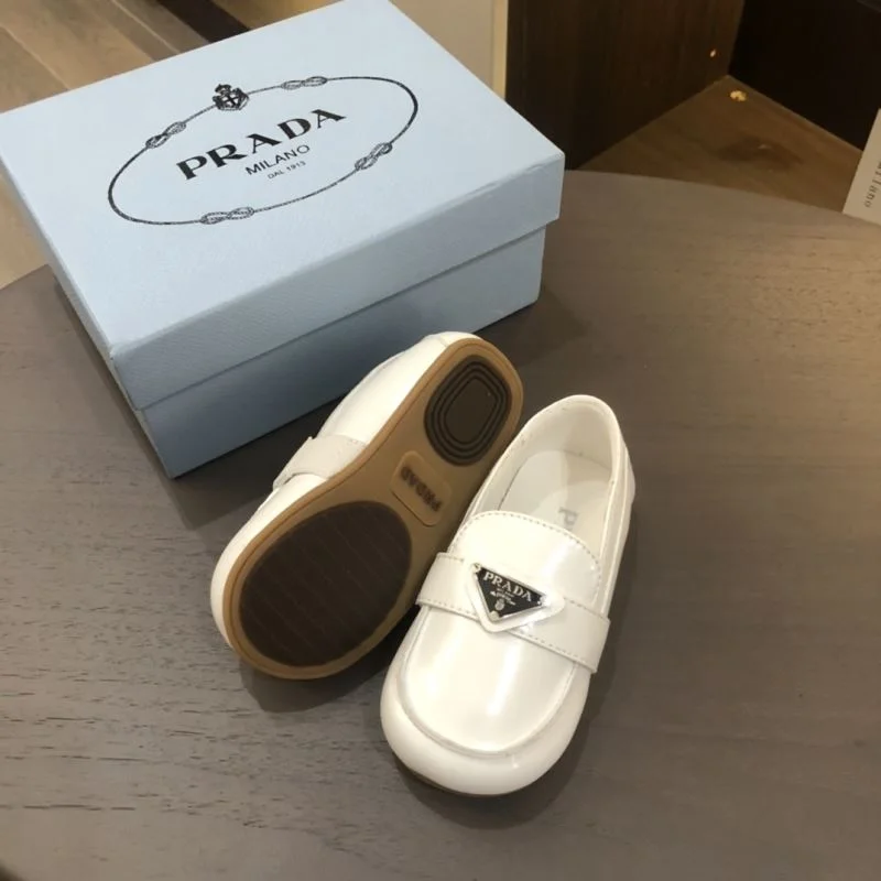 Accurate model PRADA SHOES