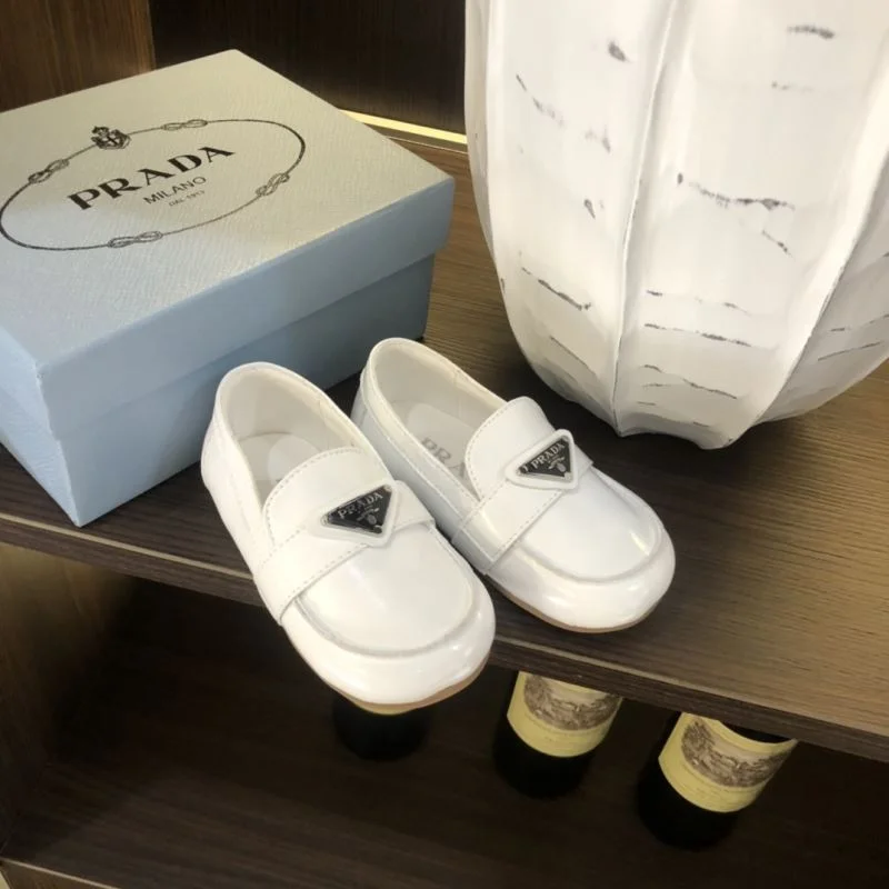 Accurate model PRADA SHOES