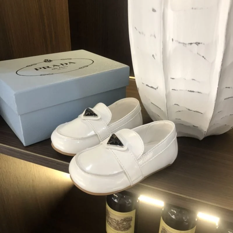 Accurate model PRADA SHOES