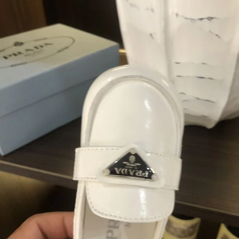 Accurate model PRADA SHOES