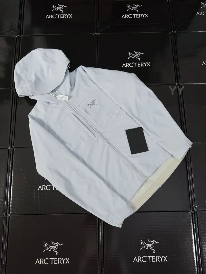 Accurate model Philipp Plein Outwear