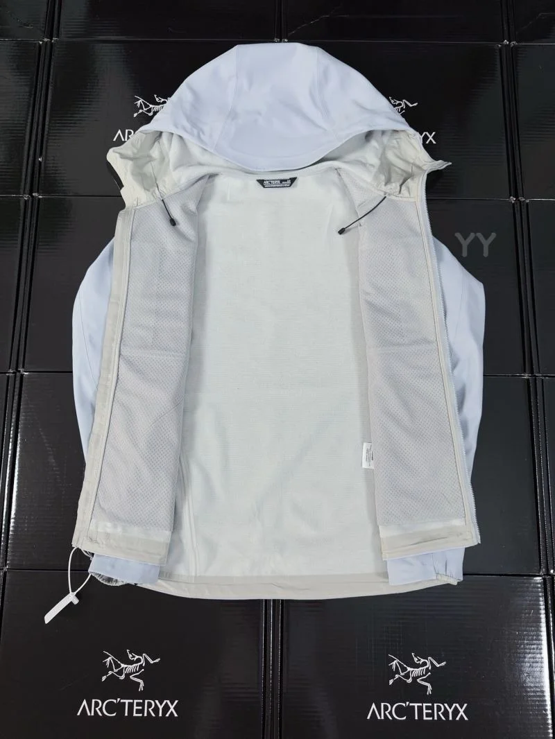 Accurate model Philipp Plein Outwear
