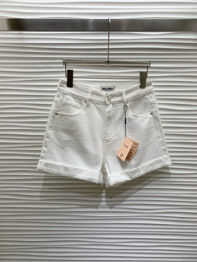 Accurate model Philipp Plein Short Pants