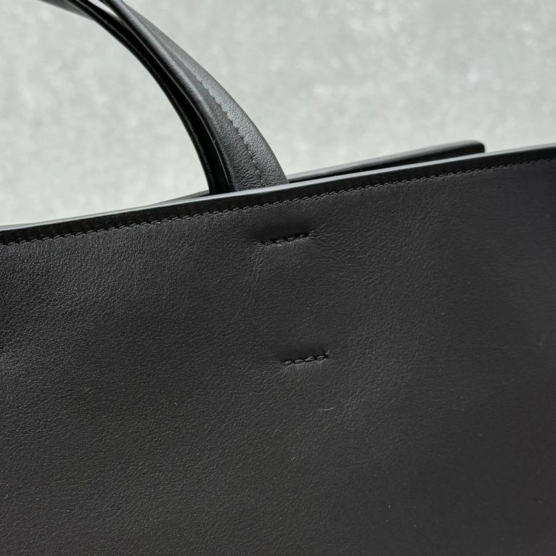 Value-priced Phoebo Philo Shopping Bgas