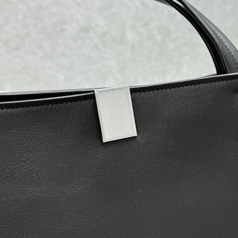 Value-priced Phoebo Philo Shopping Bgas