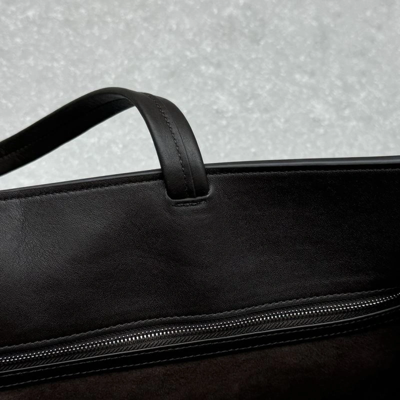 Value-priced Phoebo Philo Shopping Bgas