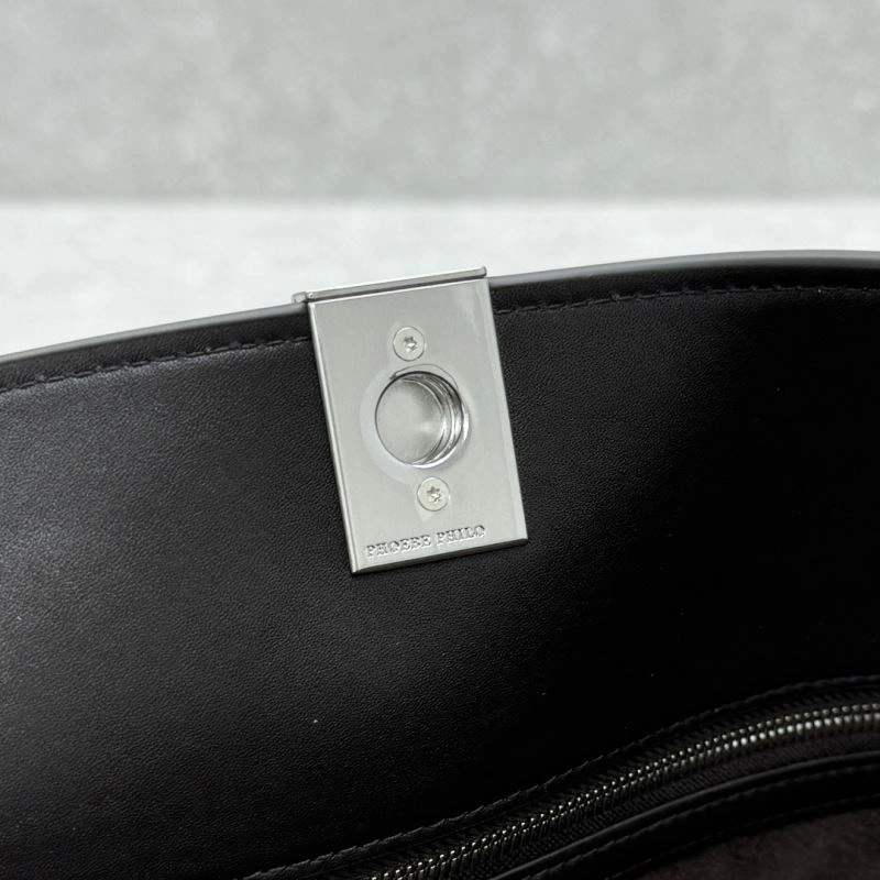 Value-priced Phoebo Philo Shopping Bgas