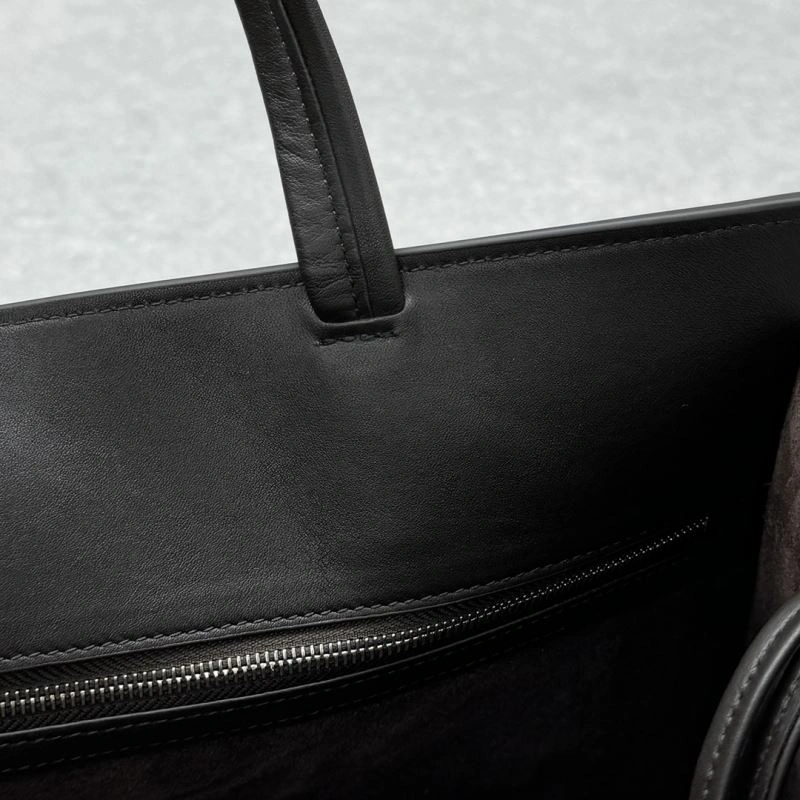 Value-priced Phoebo Philo Shopping Bgas