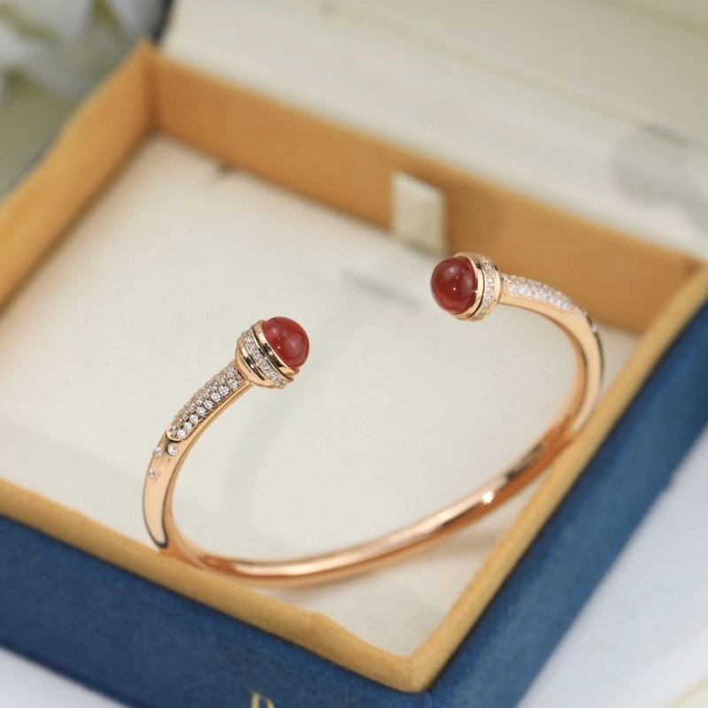 Low-cost Piaget Bracelets