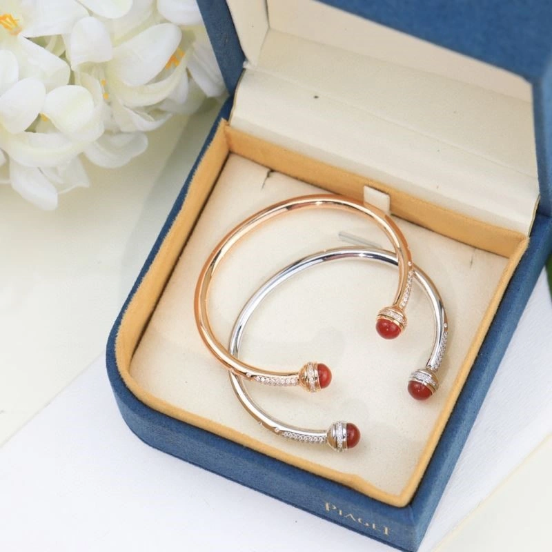 Low-cost Piaget Bracelets