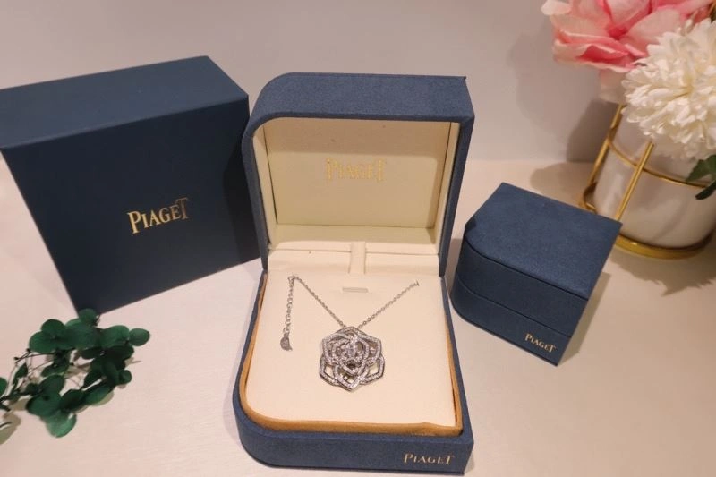 Budget-friendly Piaget Necklaces