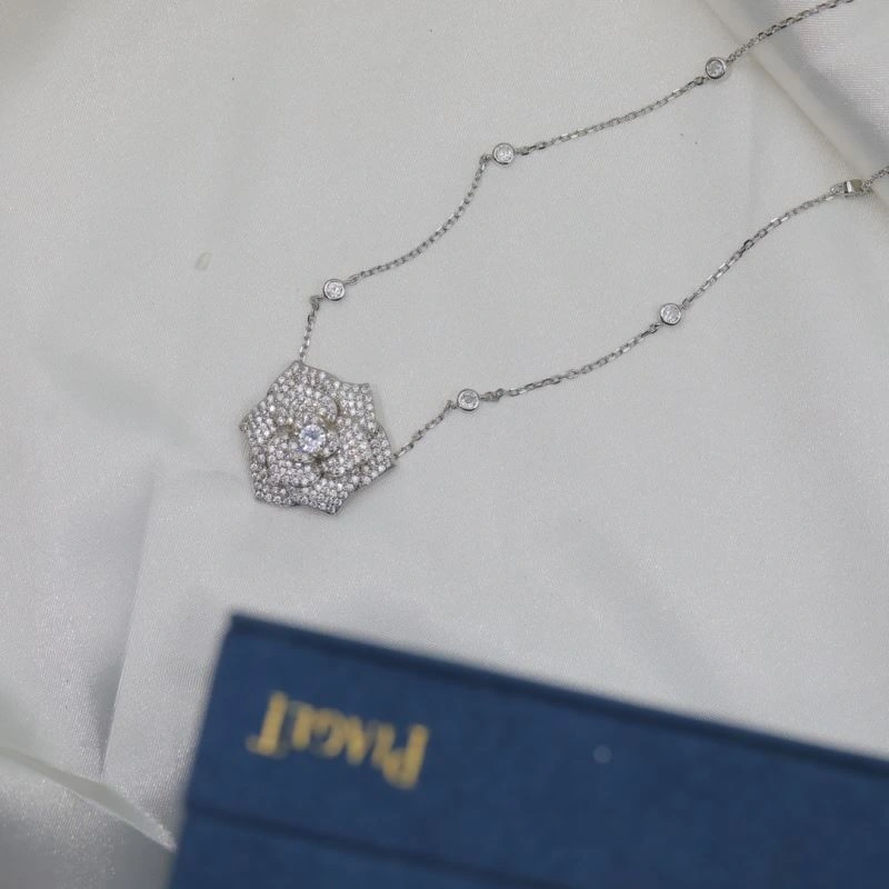 Top match Piaget Necklaces