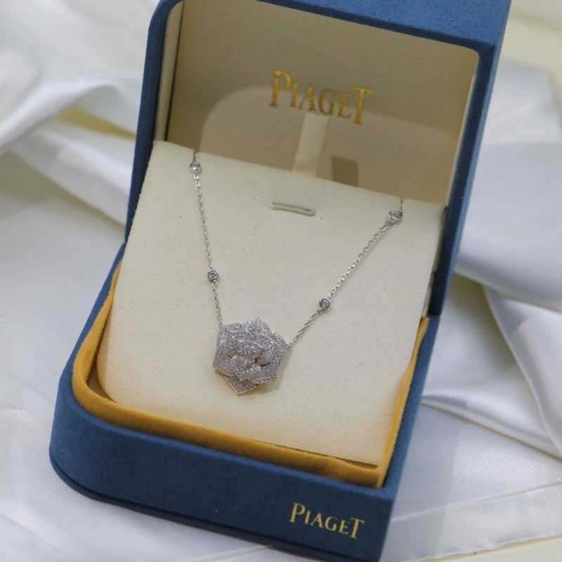 Top match Piaget Necklaces