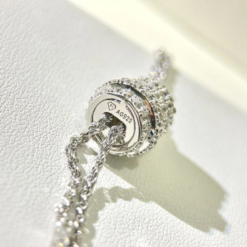 Top mirror Piaget Necklaces