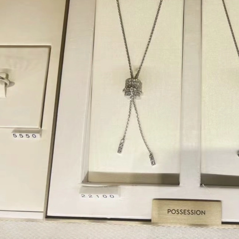 Top mirror Piaget Necklaces