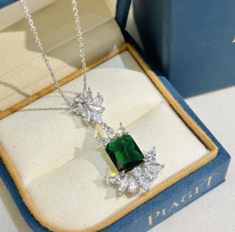 Bargain Piaget Necklaces