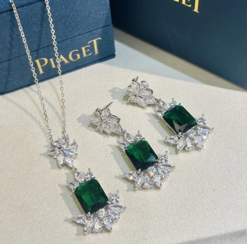 Bargain Piaget Necklaces