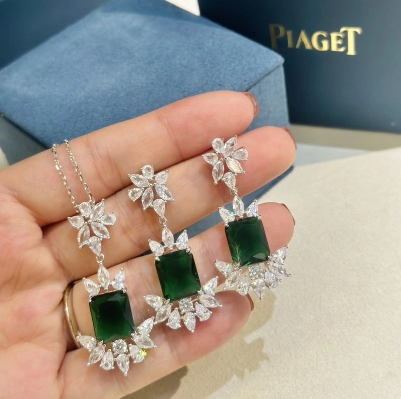 Bargain Piaget Necklaces