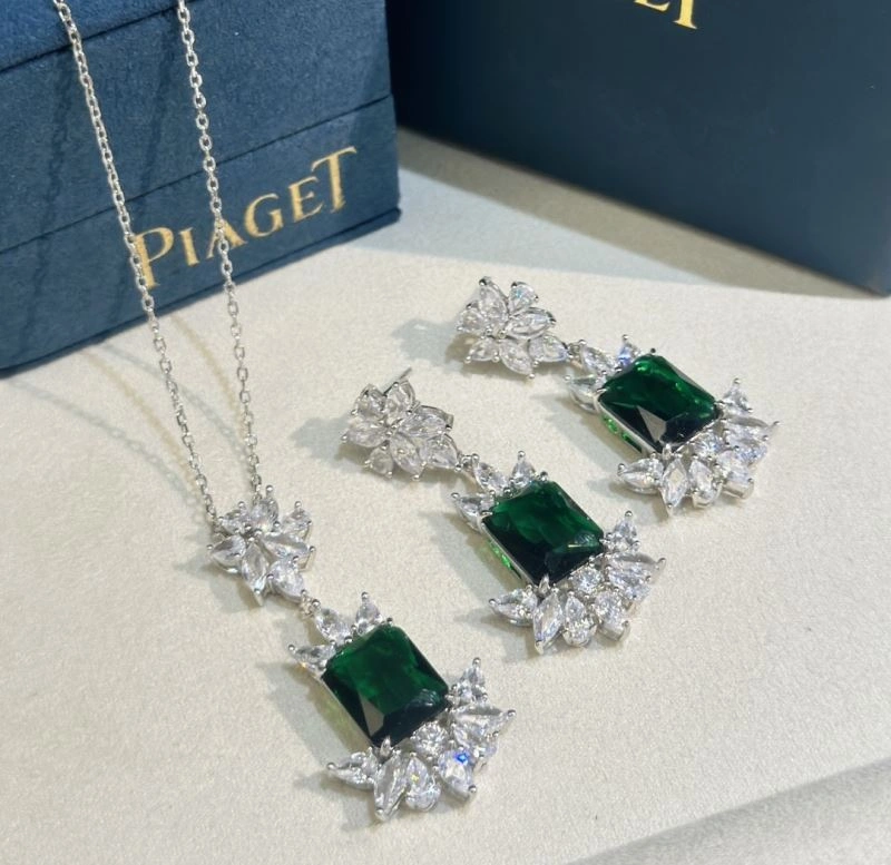 Bargain Piaget Necklaces
