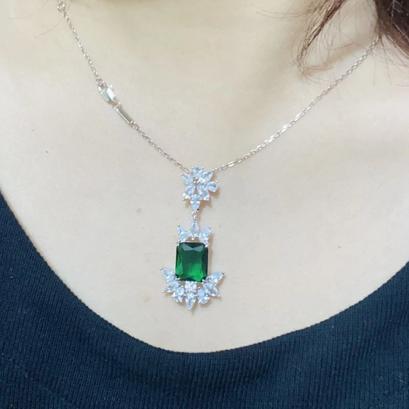Bargain Piaget Necklaces
