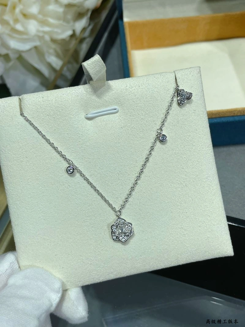 Low-cost Piaget Necklaces