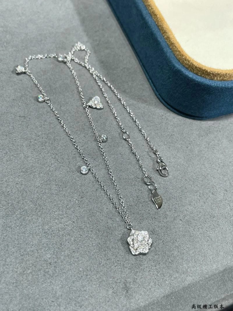 Low-cost Piaget Necklaces