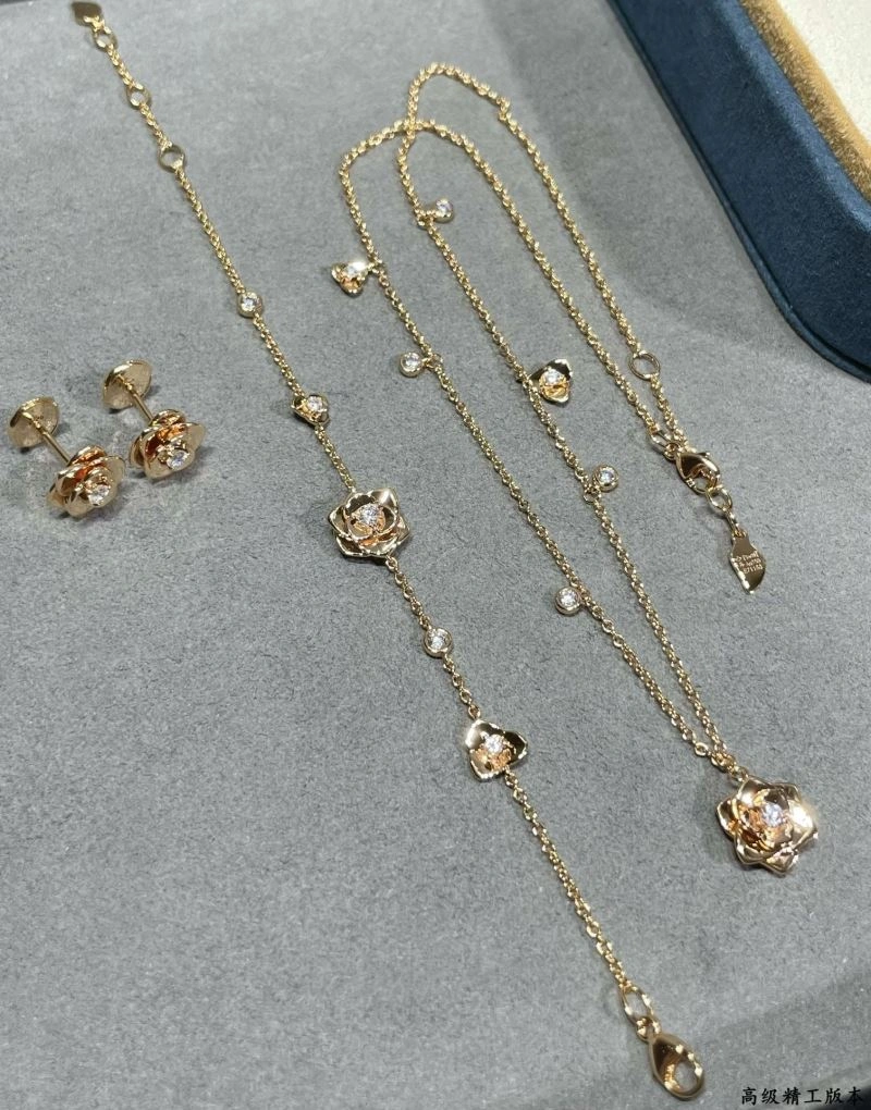 Official Piaget Necklaces