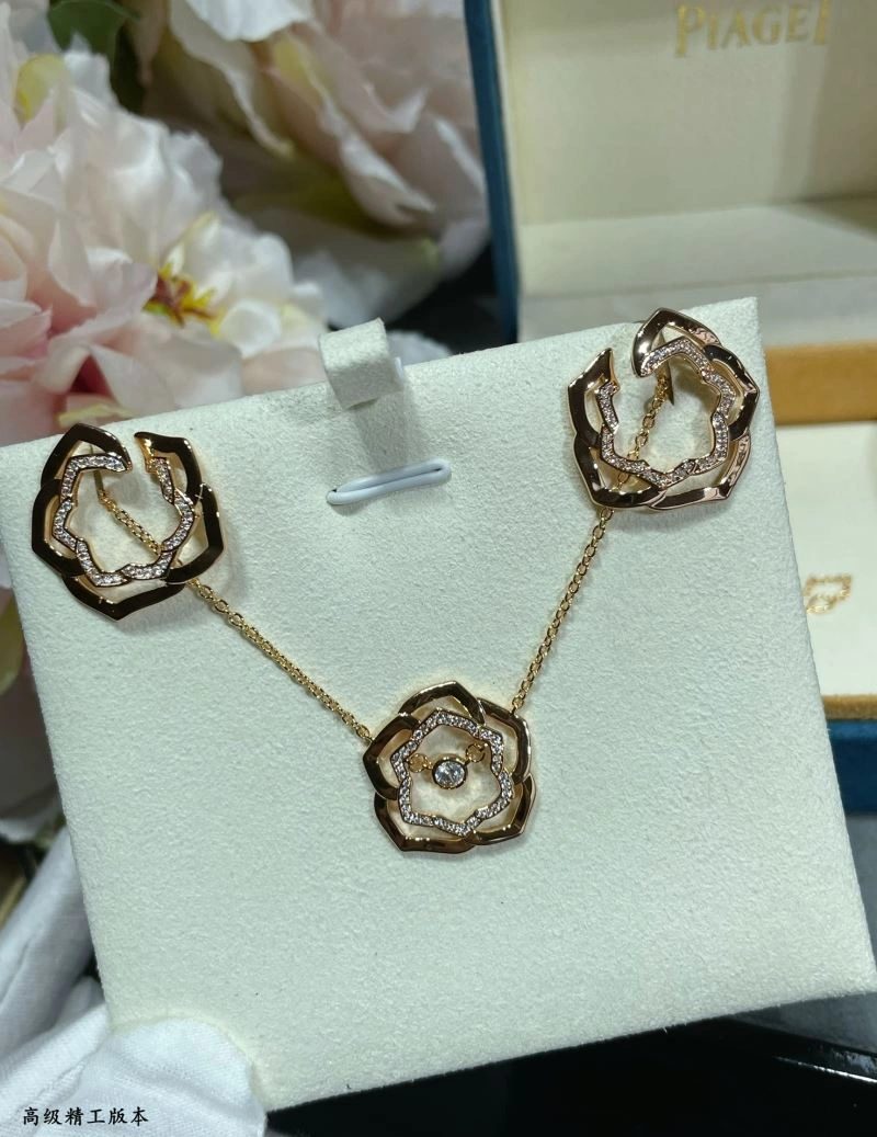 Factory-made Piaget Necklaces